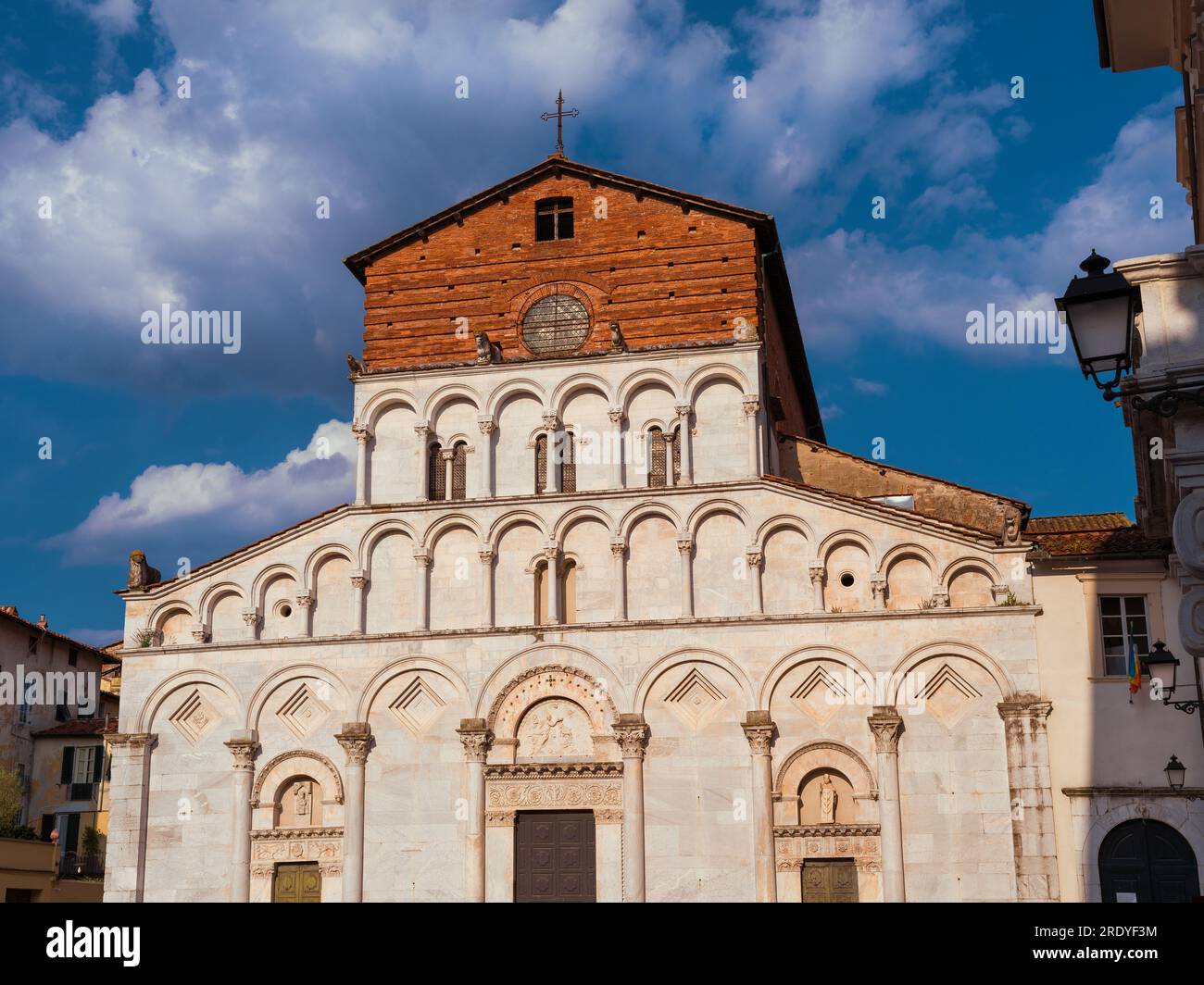Antique romanesque hi-res stock photography and images - Alamy