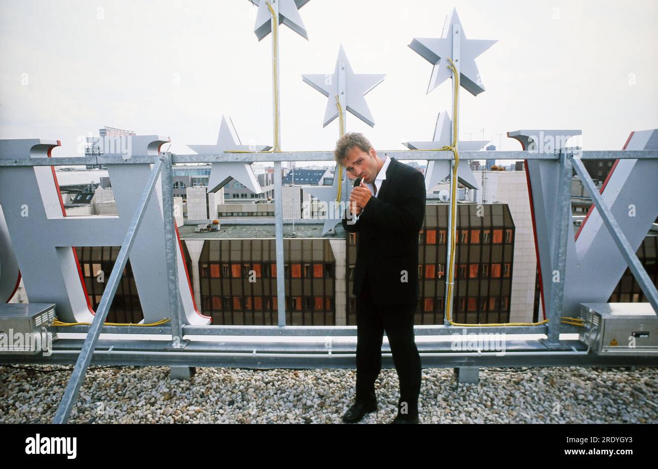 Mathias Herrmann, deutscher Schauspieler, auf dem Dach eines Hotels in ...