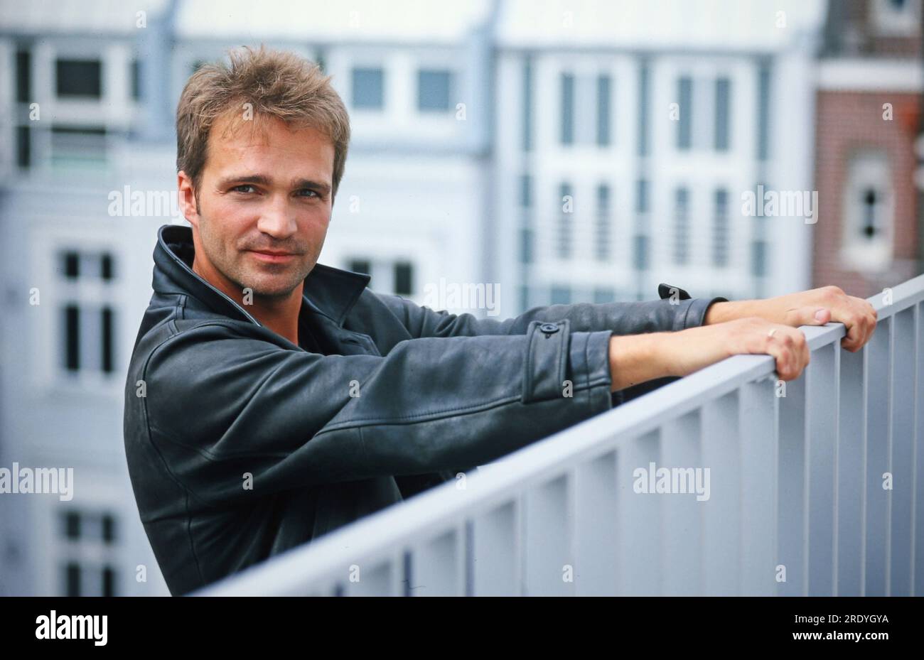 Mathias Herrmann, deutscher Schauspieler, auf dem Dach eines Hotels in ...