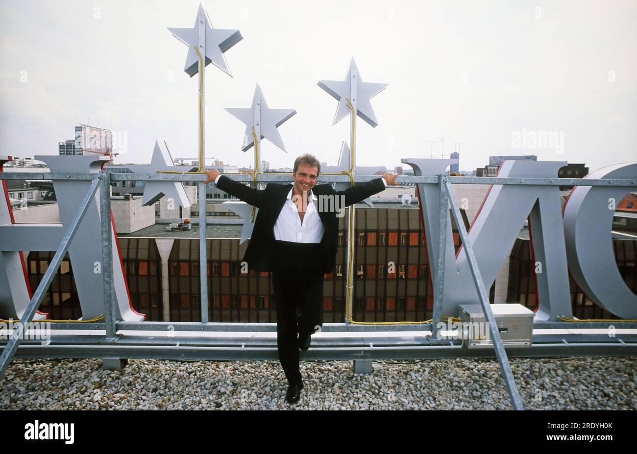 Mathias Herrmann, deutscher Schauspieler, auf dem Dach eines Hotels in ...