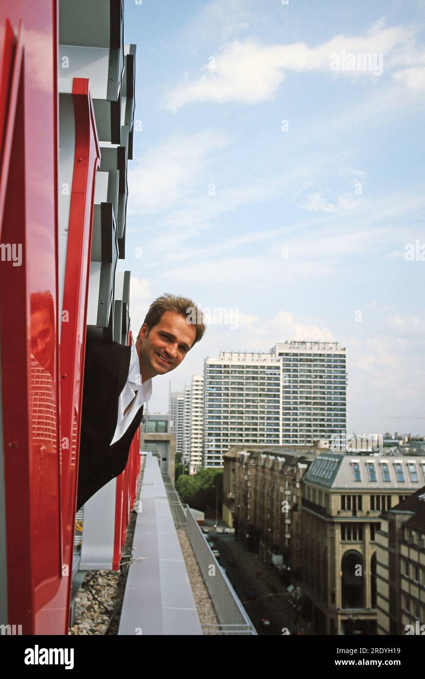 Mathias Herrmann, deutscher Schauspieler, auf dem Dach eines Hotels in ...