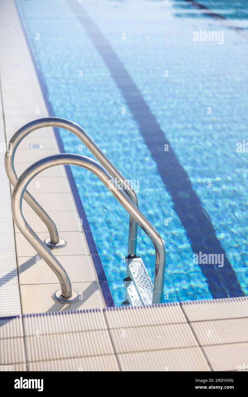 Steel steps hi-res stock photography and images - Alamy