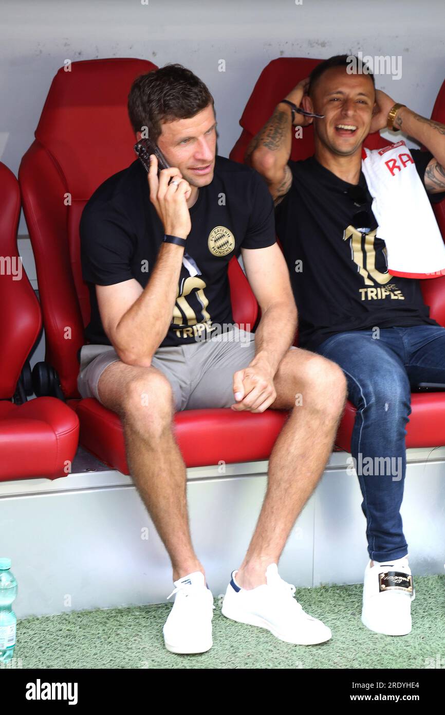 Thomas Müller, Mueller - on the phone - Fee liable image, Copyright ...