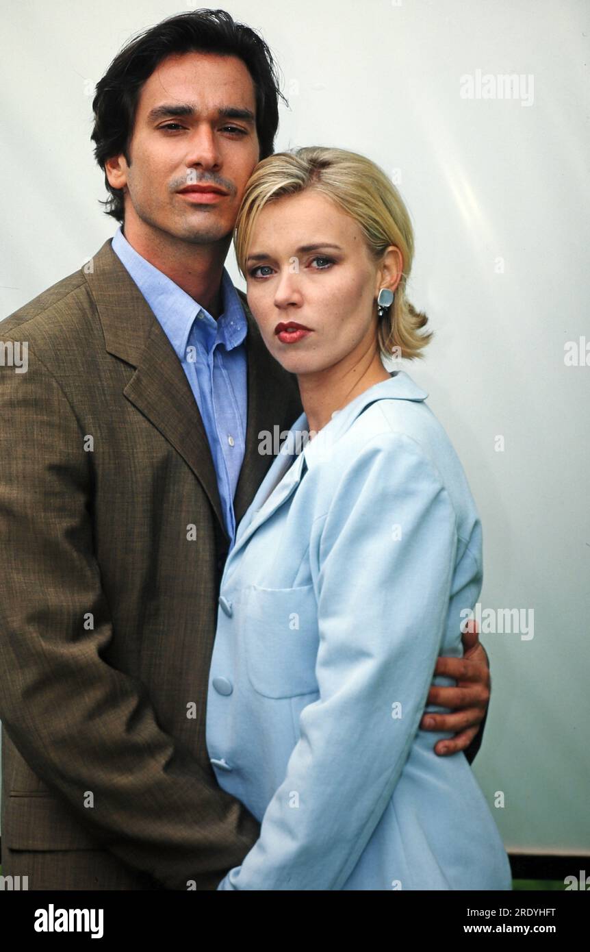 Schauspielerpaar Tina Ruland und Manou Lubowski bei einem Fotoshooting ...