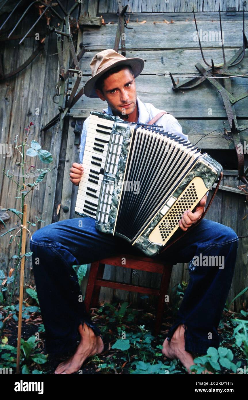 Oliver Bootz, deutscher Schauspieler, bei einem Fotoshoot mit einem ...