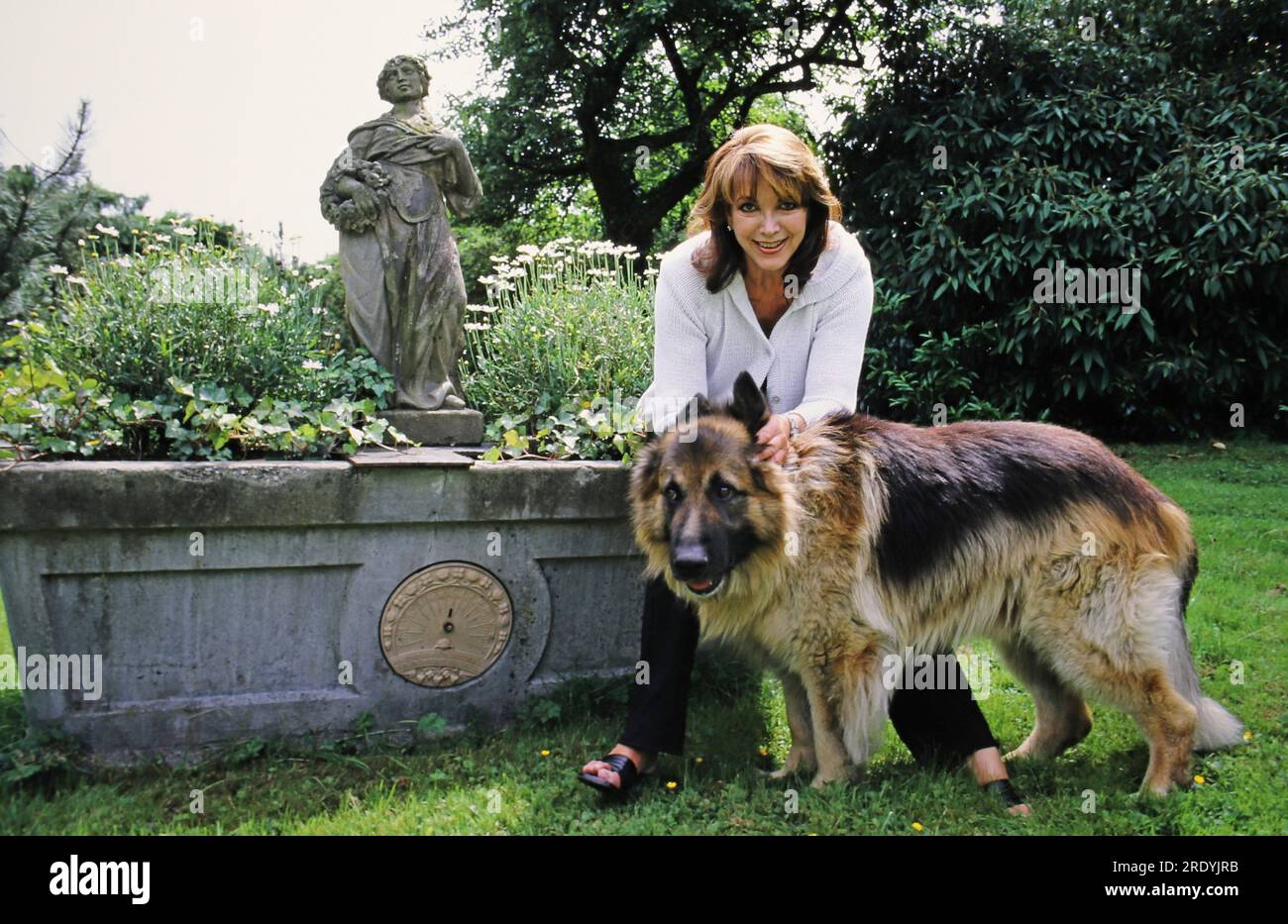 Petra Schürmann, ehemalige Miss World (1954), Moderatorin und ...
