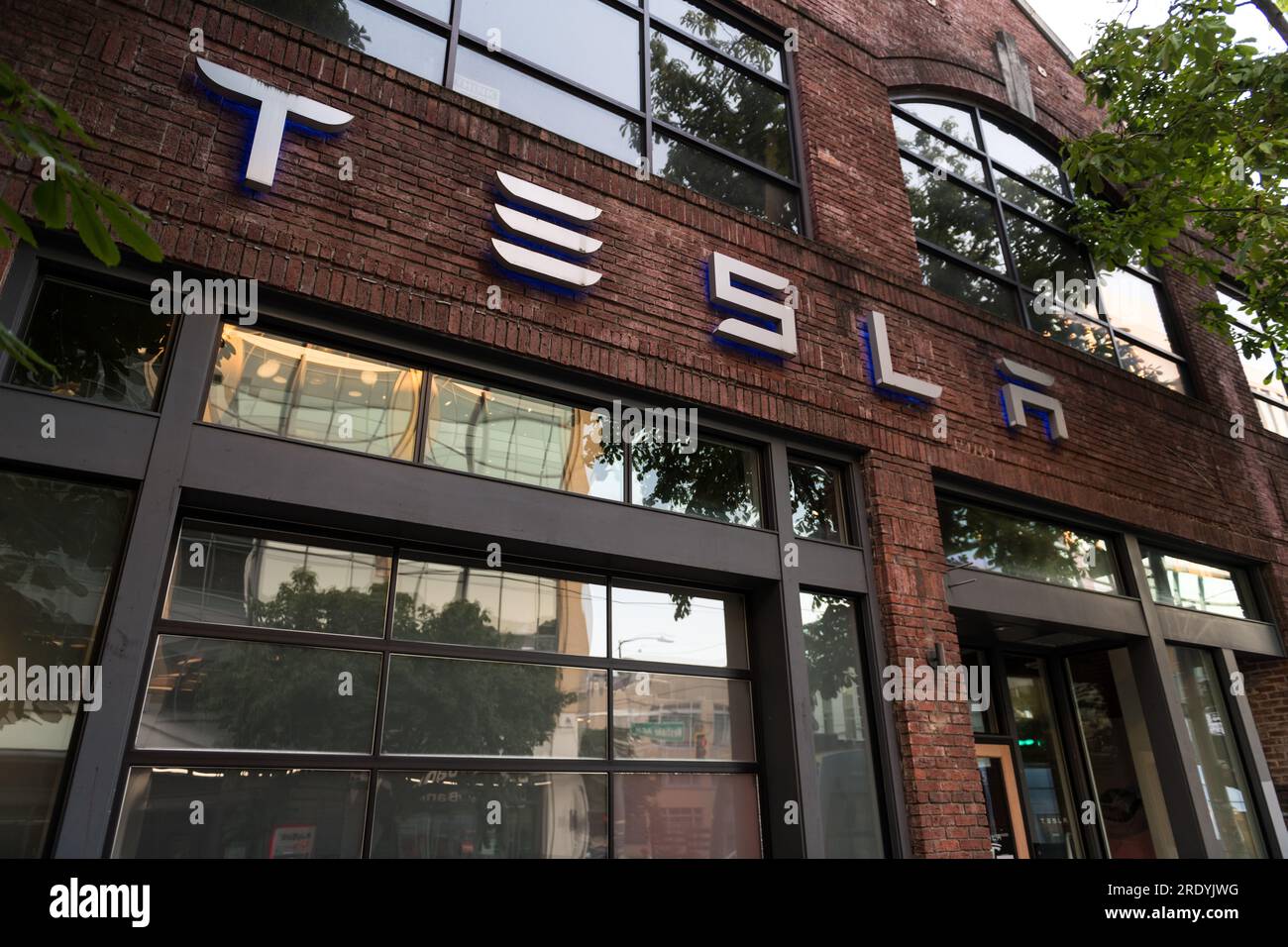 Seattle, USA. 20th July, 2023. South Lake Union Tesla Showroom Stock ...