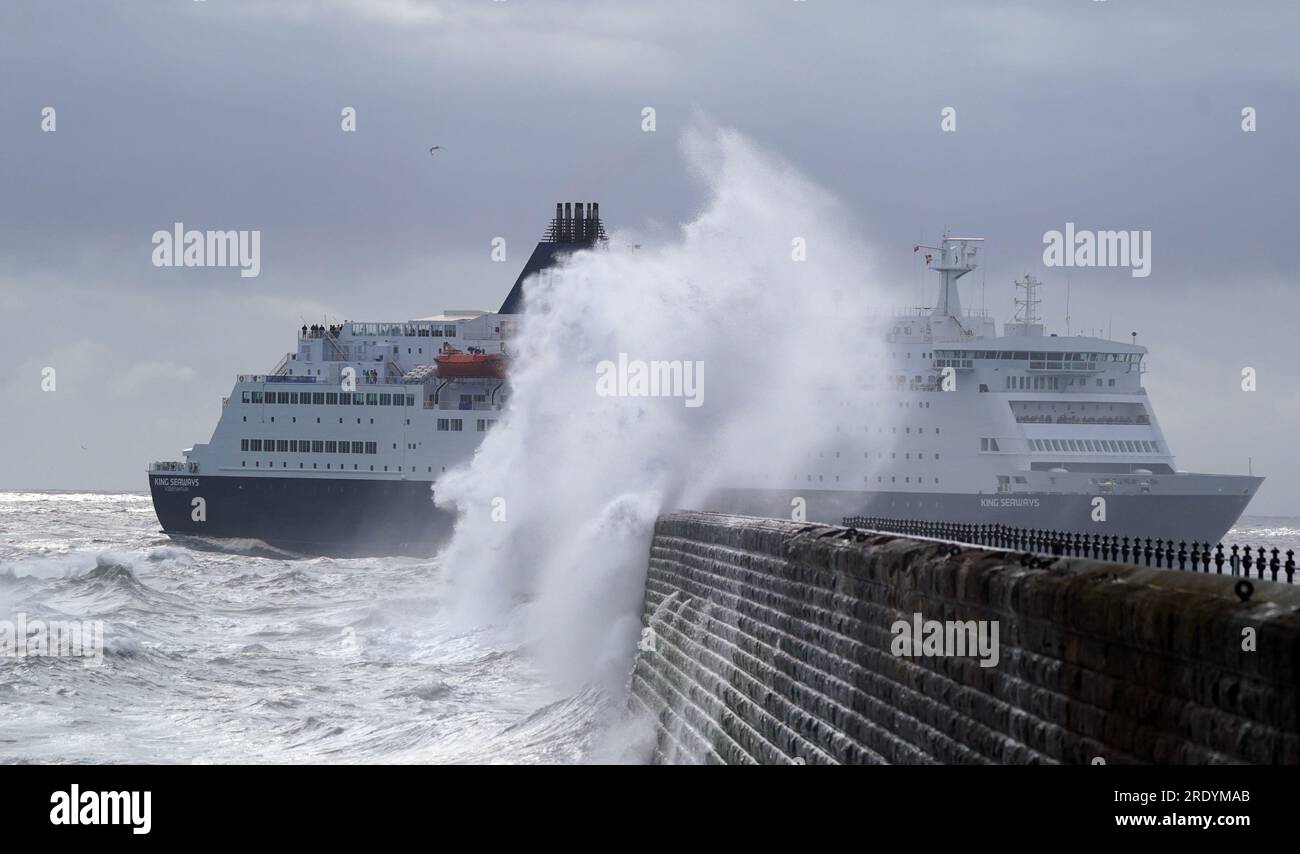 Dfds seaways waves hi-res stock photography and images - Alamy