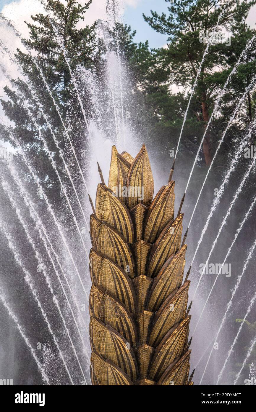 MOSCOW, RUSSIA - July 29, 2022: Legendary Soviet fountain Zolotoy Kolos ...