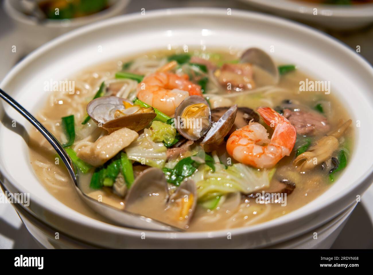 A delicious Chinese Hokkien dish, braised noodles with seafood Stock ...