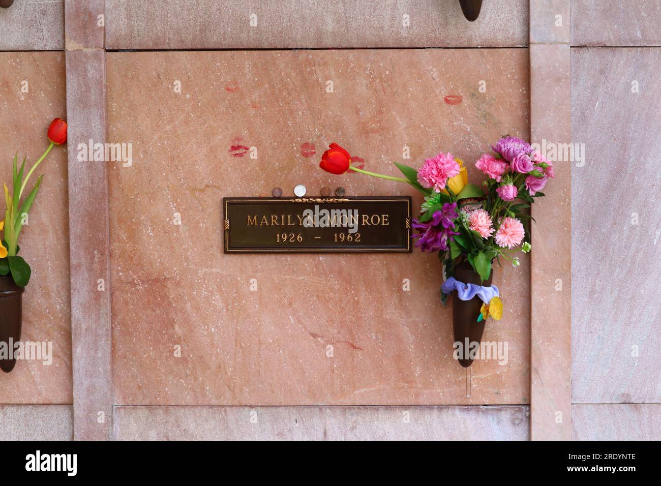 Los Angeles, California: MARILYN MONROE grave at Pierce Brothers ...