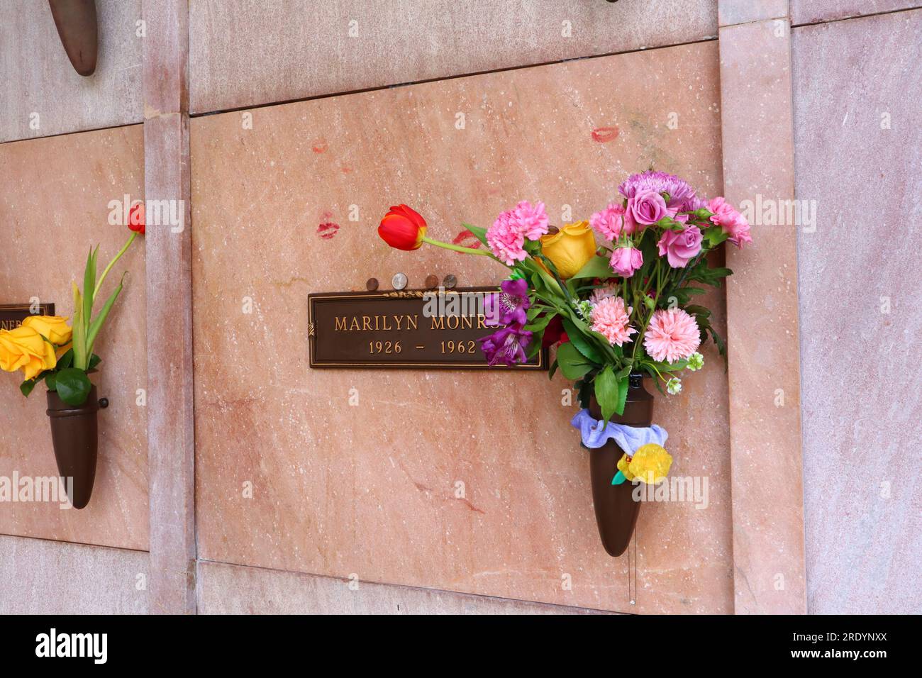 Los Angeles, California: MARILYN MONROE grave at Pierce Brothers ...