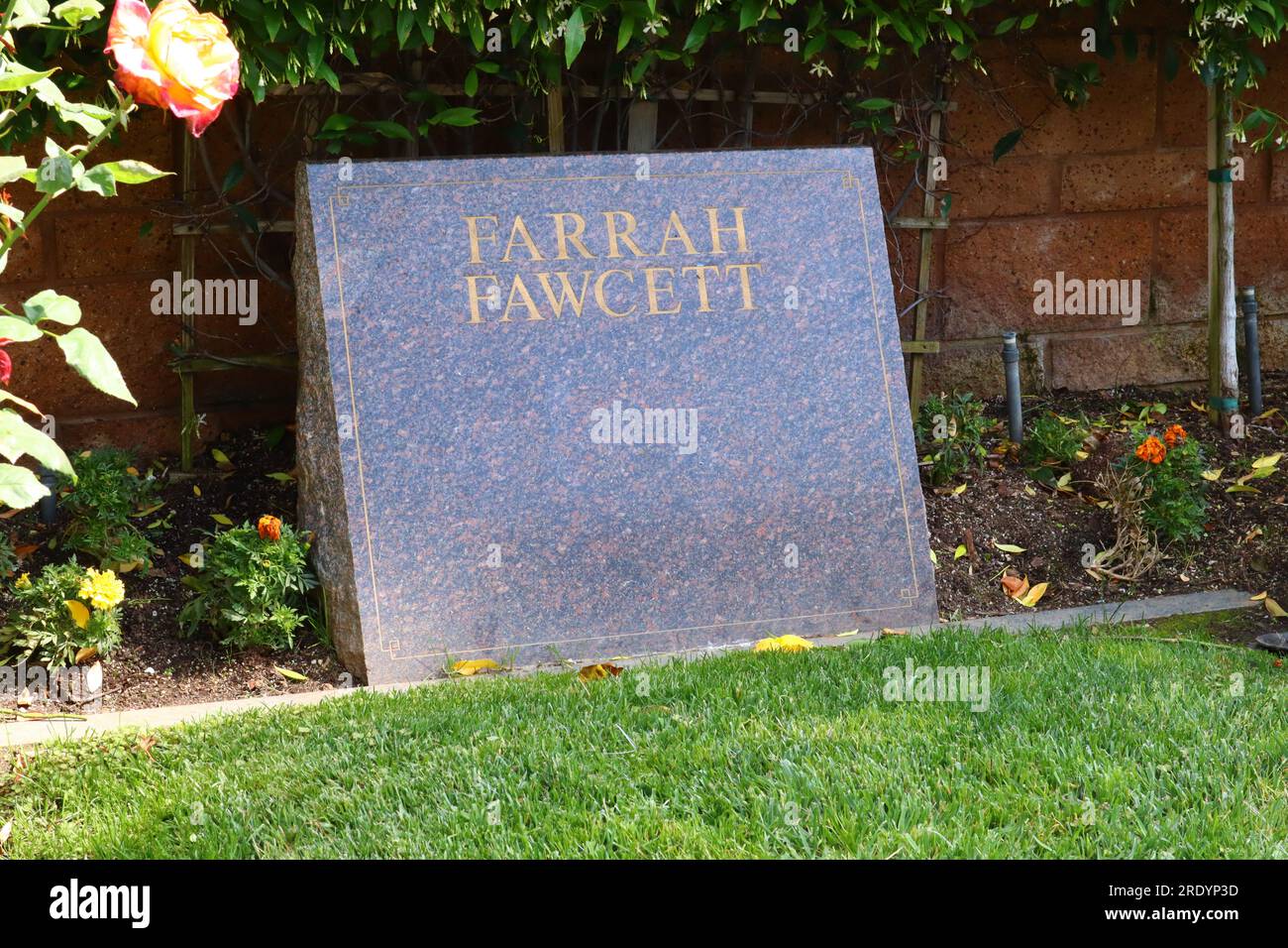 Los Angeles, California: FARRAH FAWCETT grave at Pierce Brothers ...