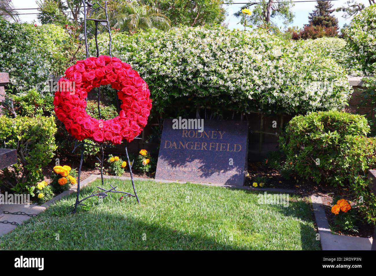 Los Angeles, California: RODNEY DANGERFIELD grave at Pierce Brothers ...