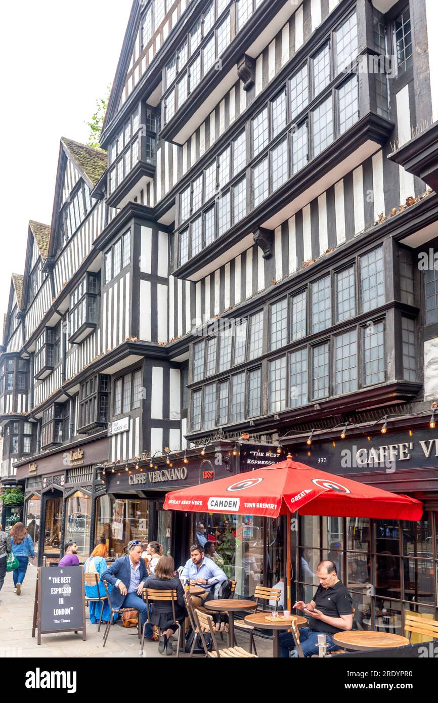 Tudor building historic pavement caffe vergnano 1882 coffee sho hi-res ...