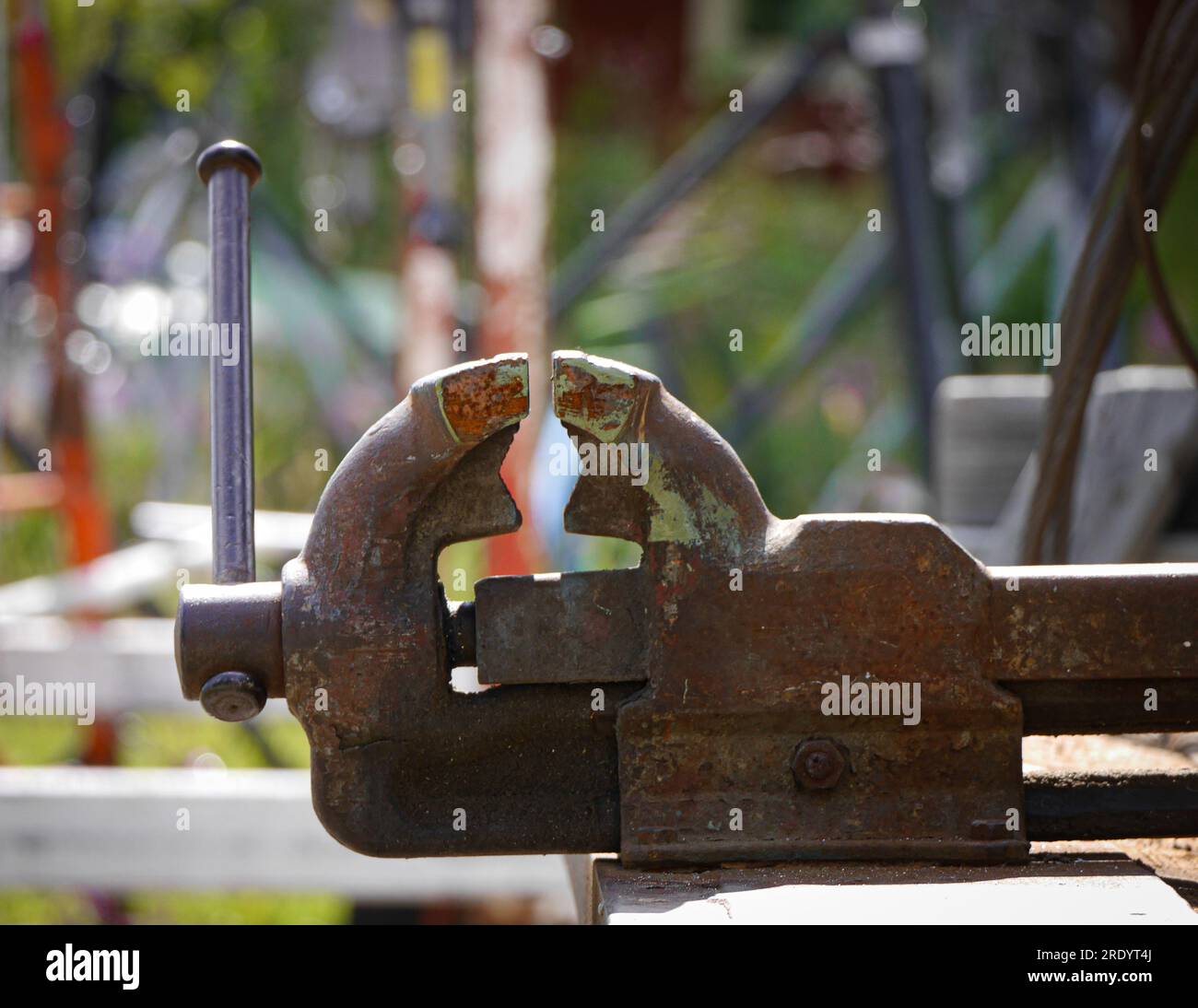 Close up bench vise hi-res stock photography and images - Alamy