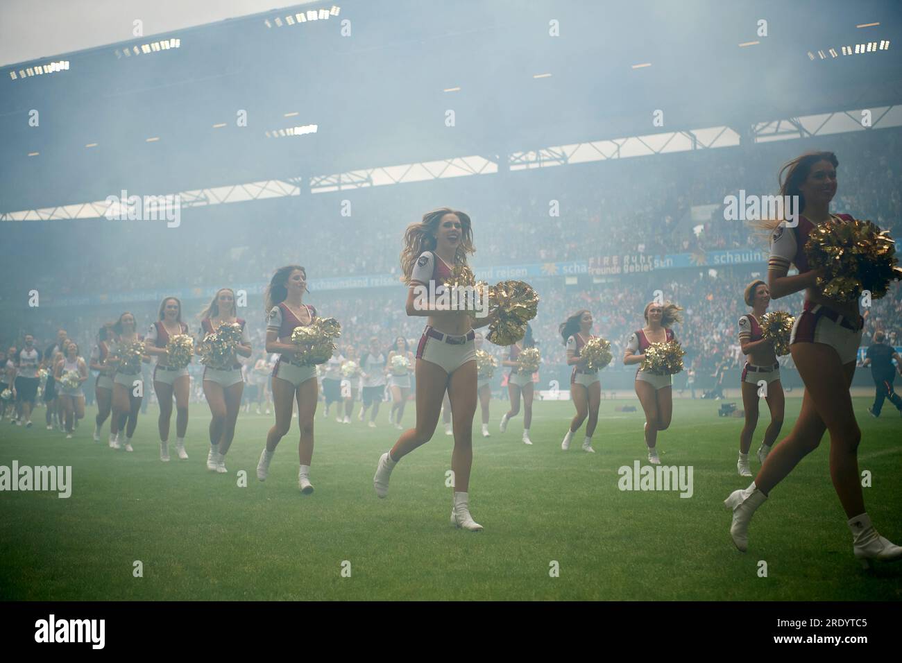 Action defense nfl professional football player hi-res stock photography and images - Alamy