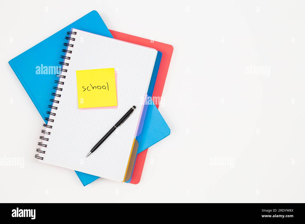Notebooks, pen and paper reminder with the word school Stock Photo - Alamy