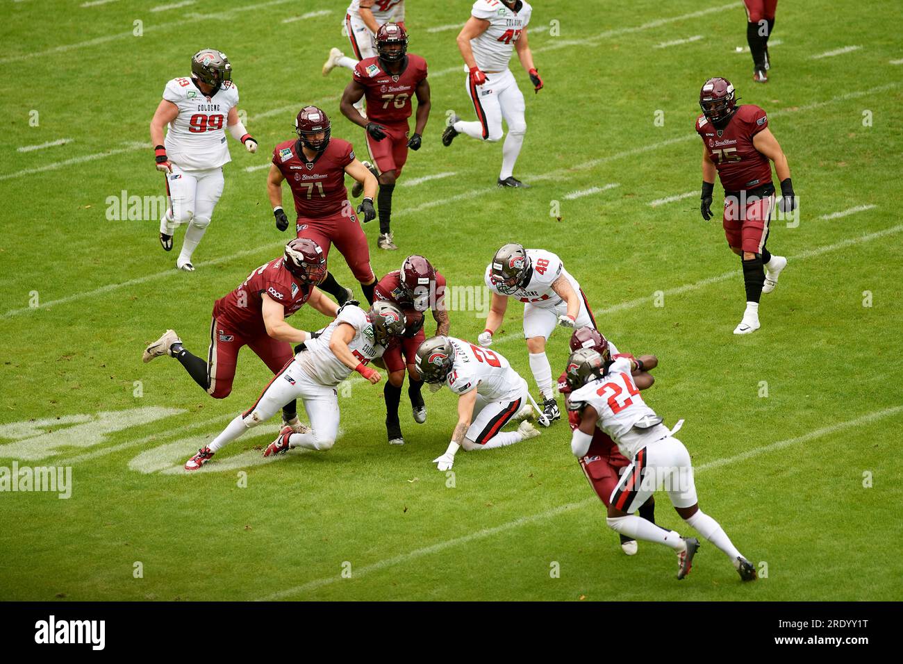 Action defense nfl professional football player hi-res stock ...