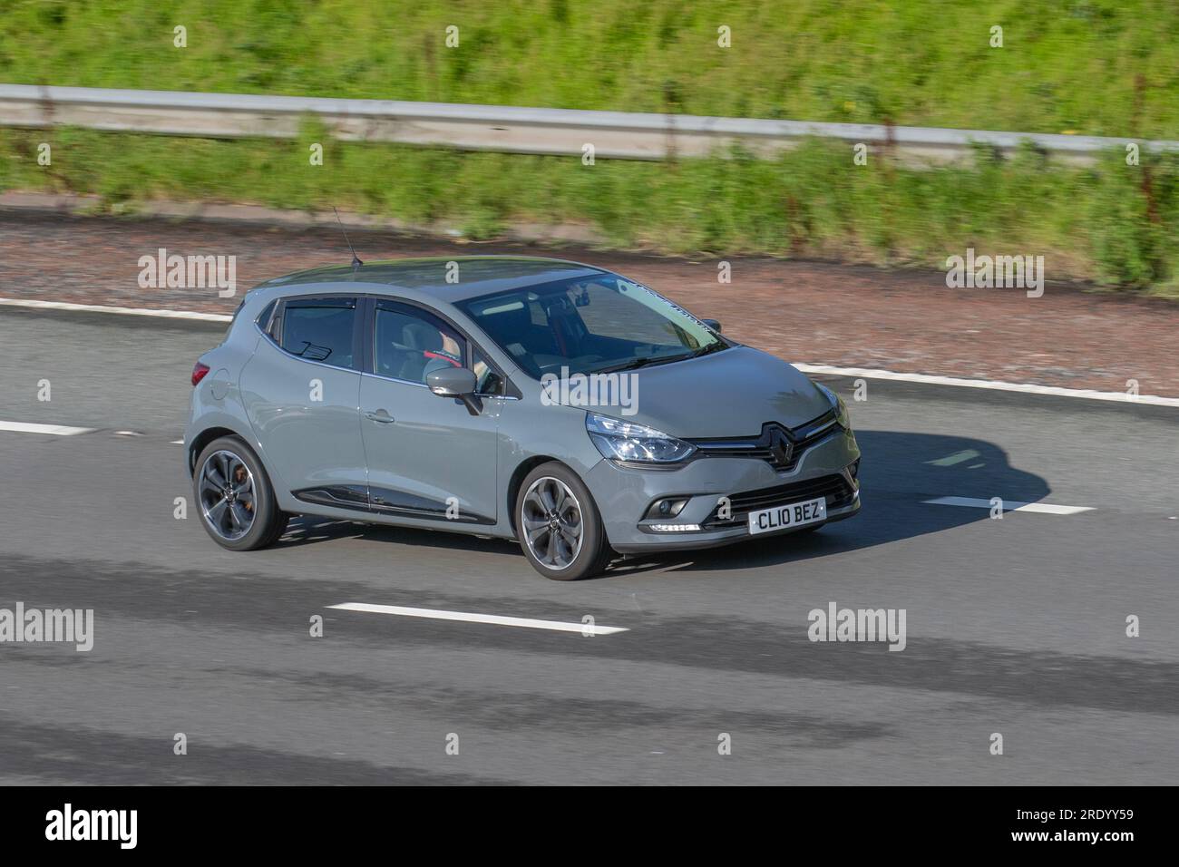 2019 Renault Clio Iconic Dci Dci 90 Energy Start/Stop Grey Car ...