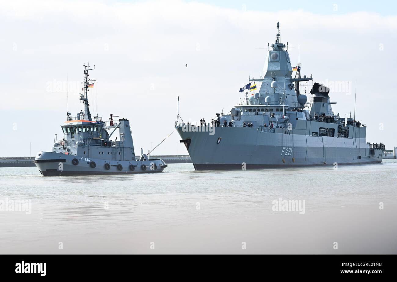 24 July 2023, Lower Saxony, Wilhelmshaven: The frigate "Hessen" departs ...