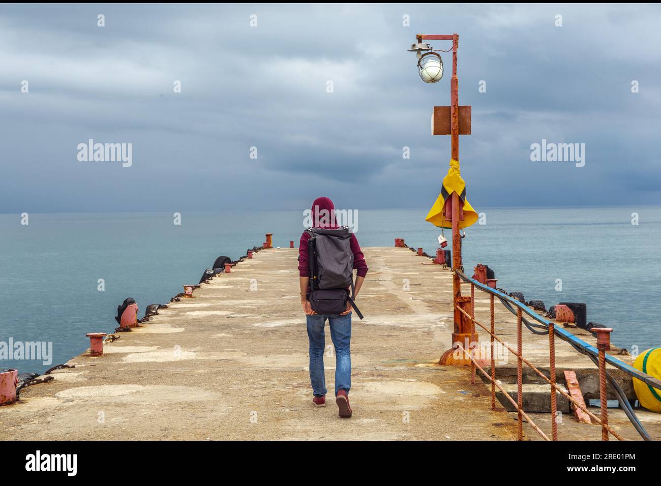 Cliff sea edge tropical hi-res stock photography and images - Alamy
