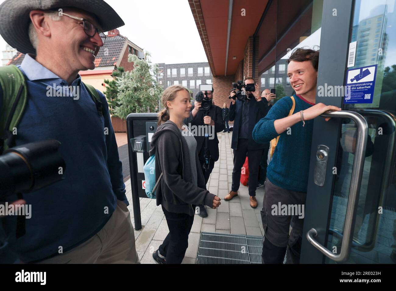 MALMÖ 20230724Greta Thunberg anländer till Malmö tingsrätt där ...