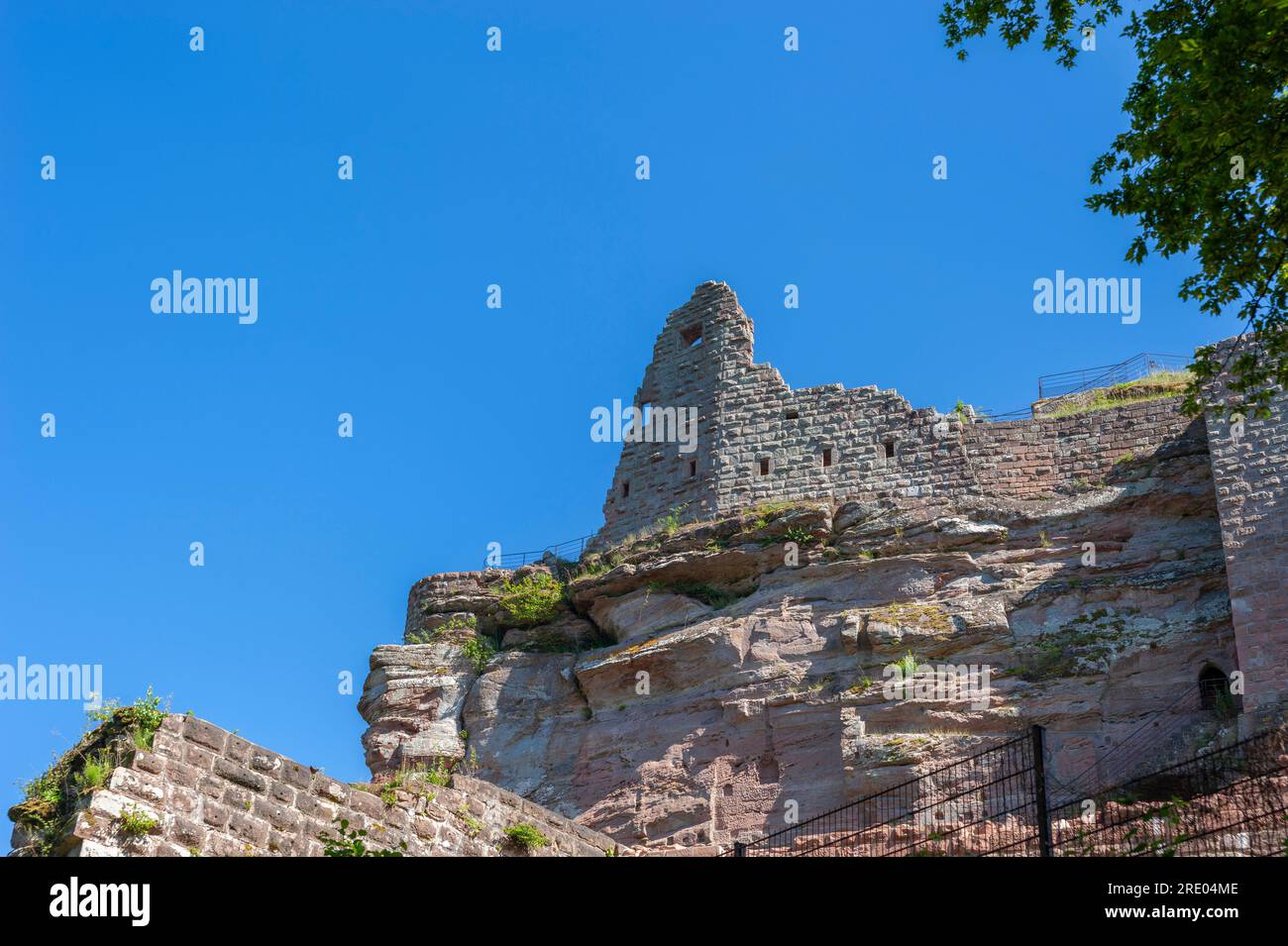 Shield wall castle hi-res stock photography and images - Alamy
