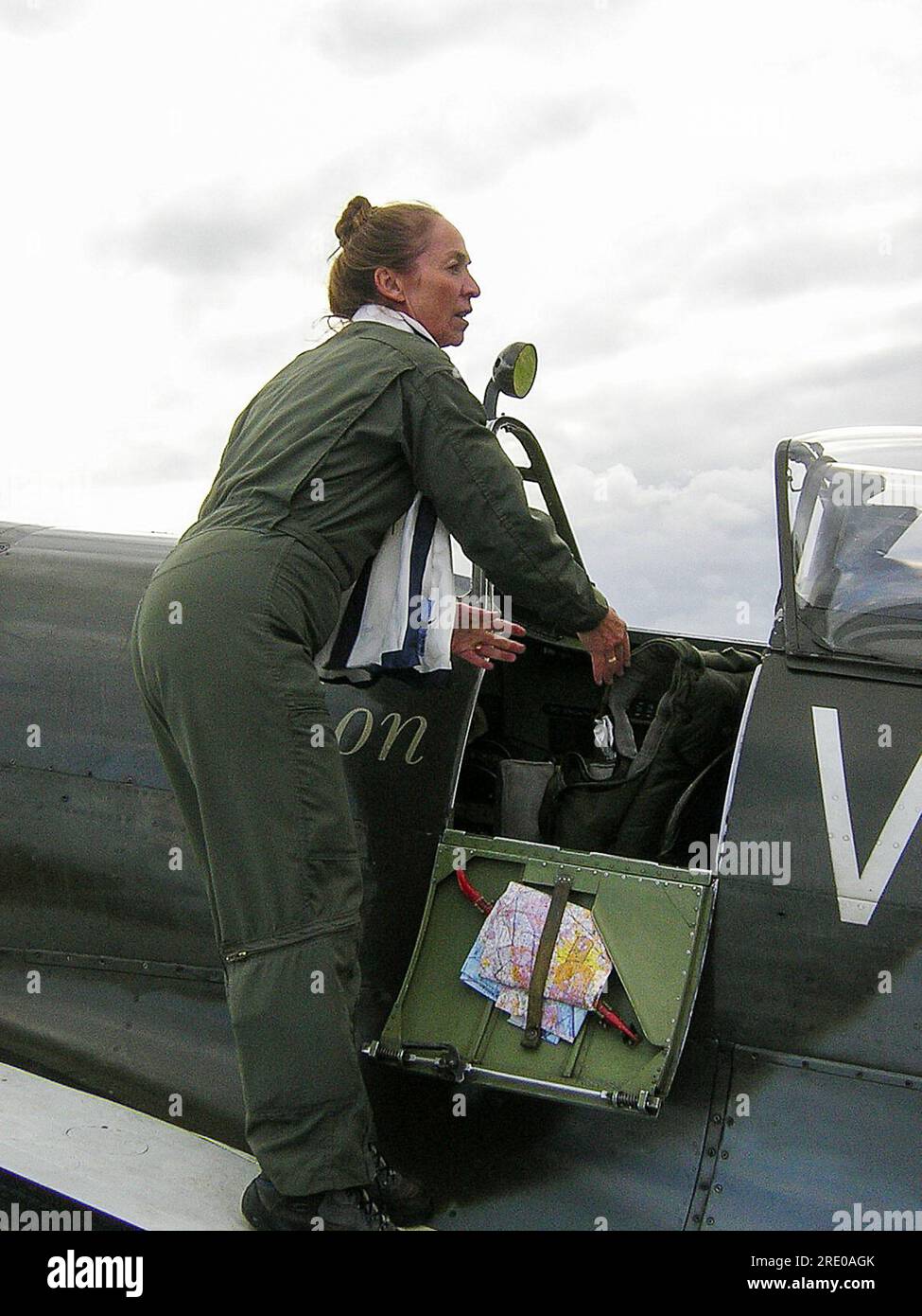 Carolyn Grace, female pilot and owner of Supermarine Spitfire Second ...