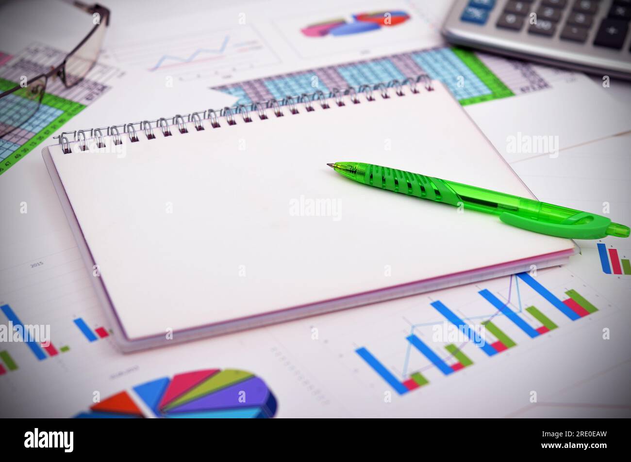Statistical charts hi-res stock photography and images - Alamy