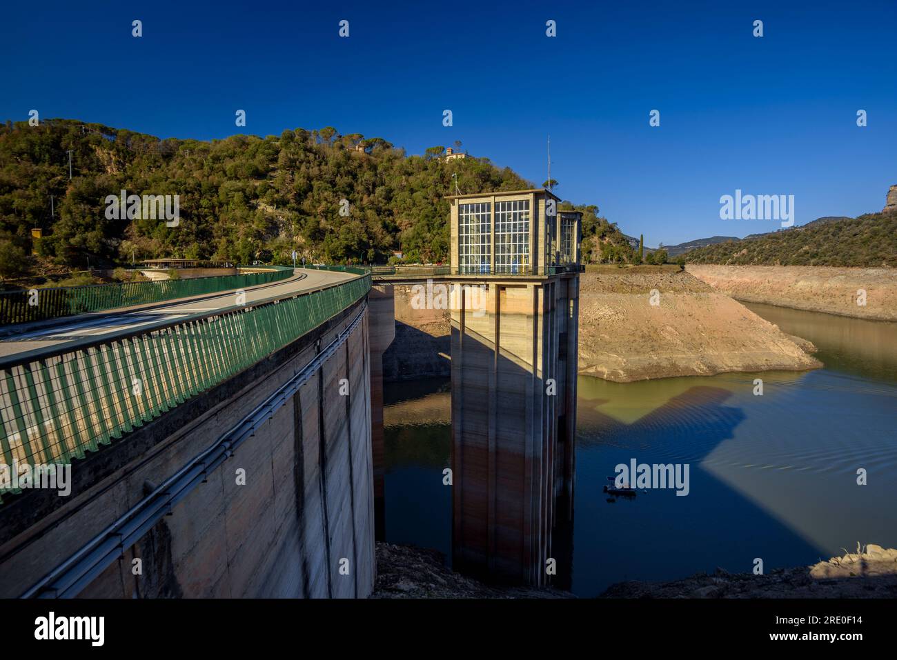 Dam of the Sau reservoir with the swamp almost empty during the 2022-23 ...