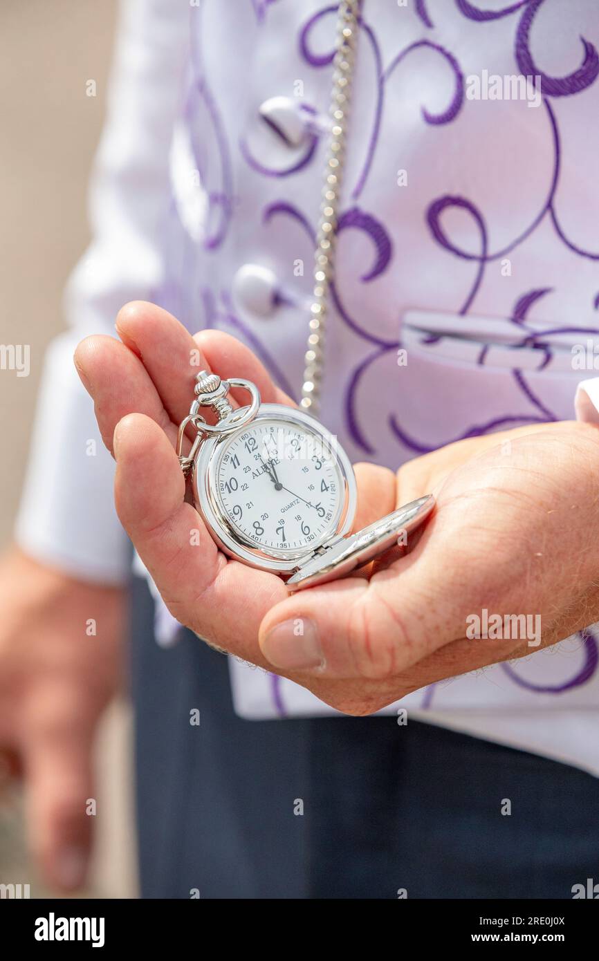 Hand watch in palm hi-res stock photography and images - Alamy