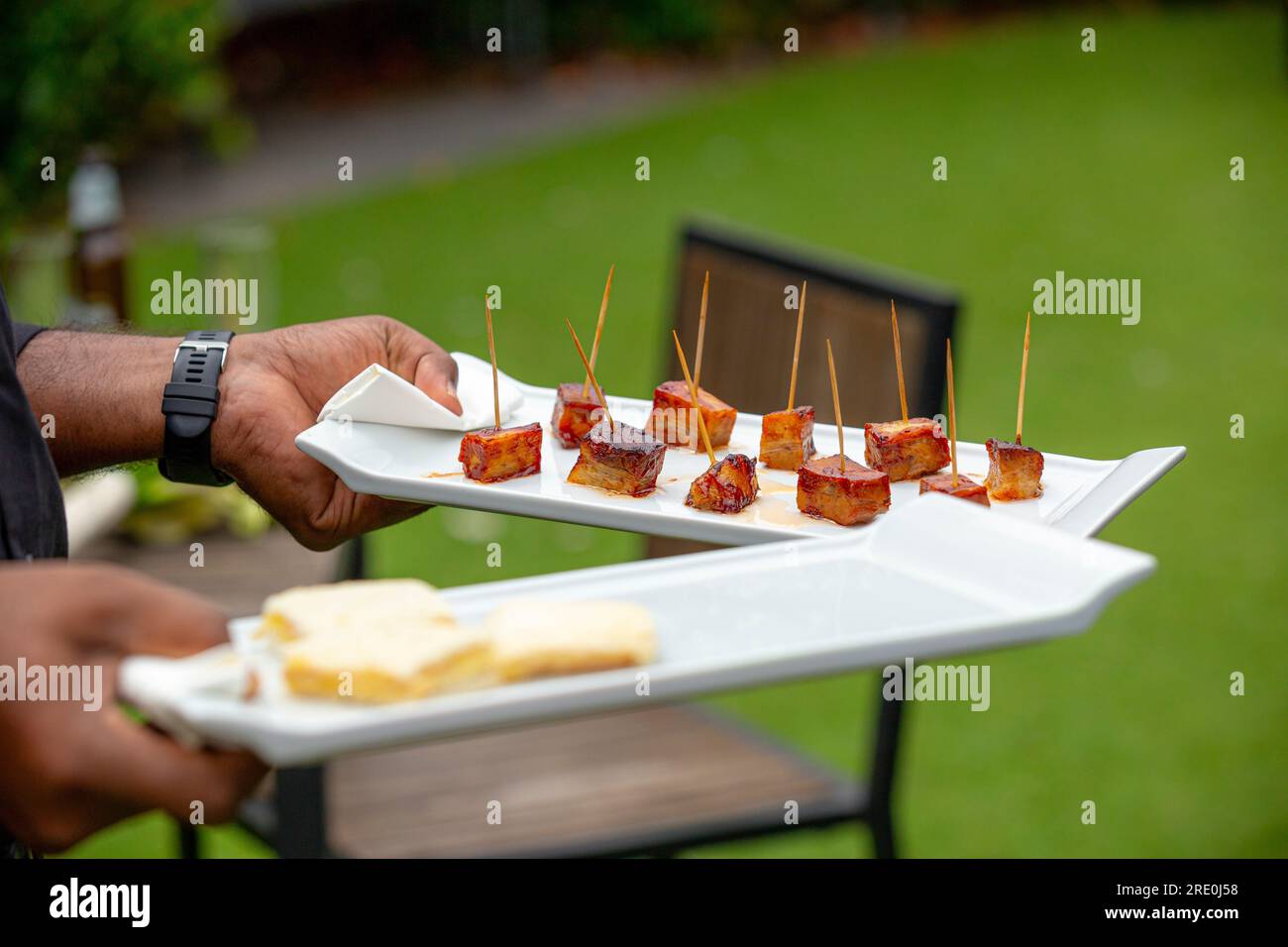 Serve canapes hi-res stock photography and images - Alamy