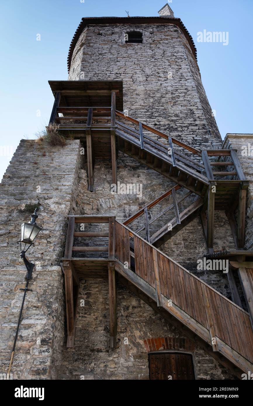 Plate Torn (Plate Tower) with three floors in the slim three-quarter ...