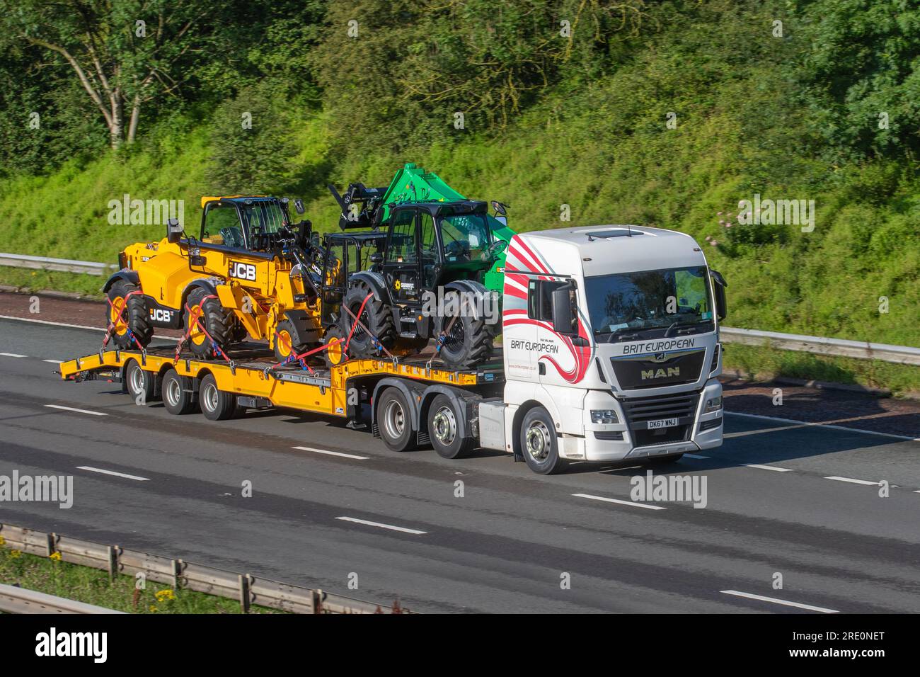 Extended length articulated trailers hi-res stock photography and ...