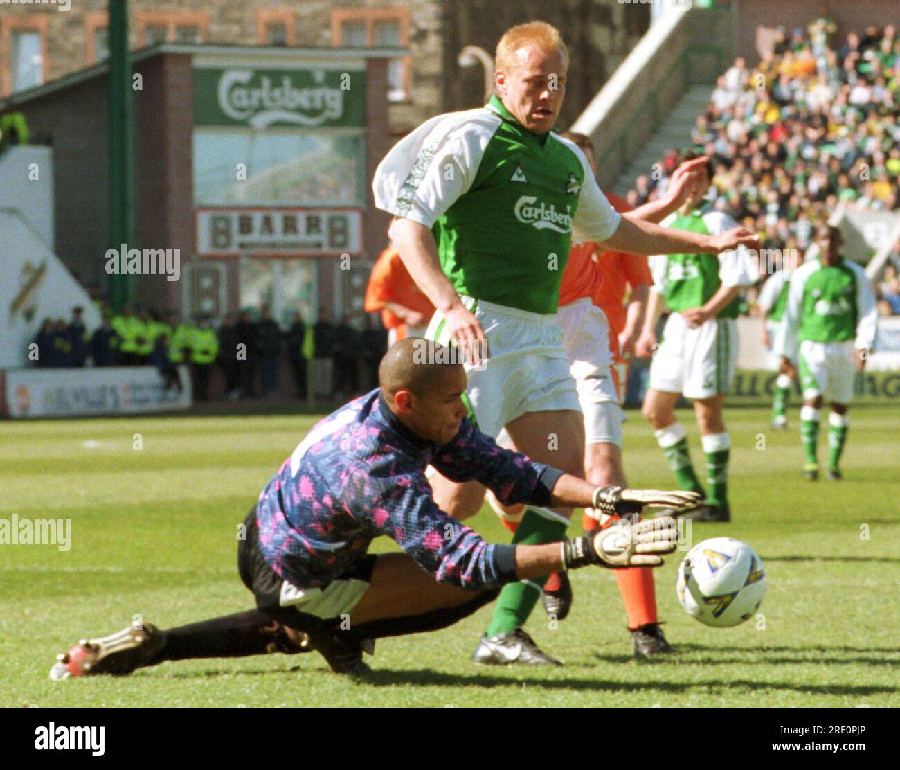 HIBS V ST MIRREN, Easter Road, Edinburgh. SCORE 2-1. St Mirren keeper ...