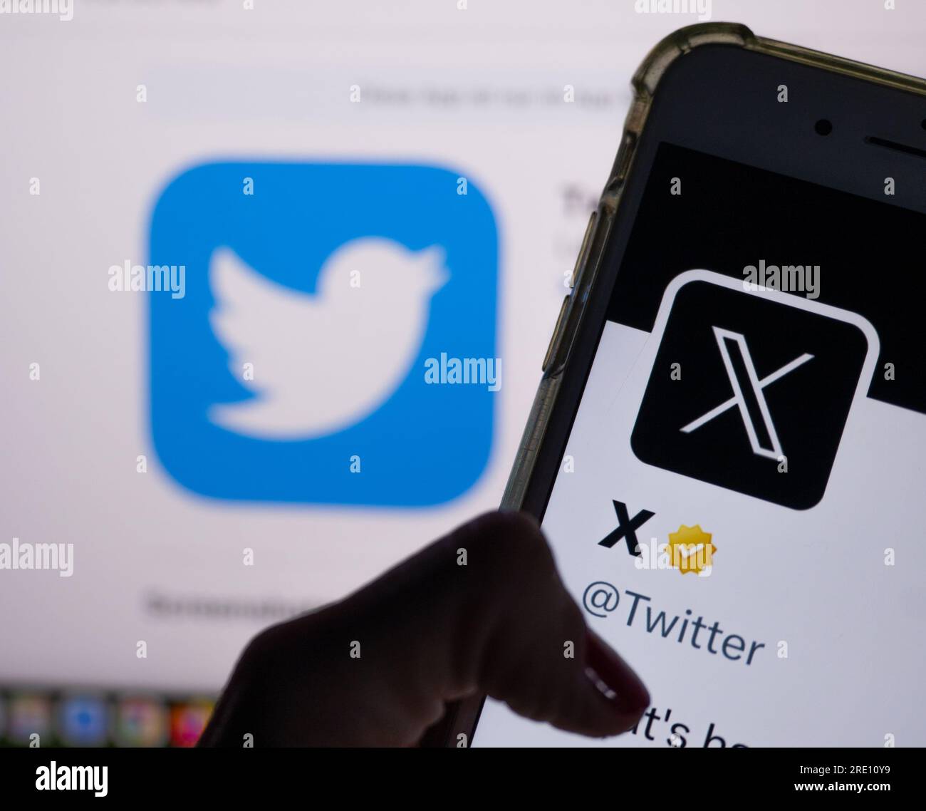 Twitter x logo hi-res stock photography and images - Alamy