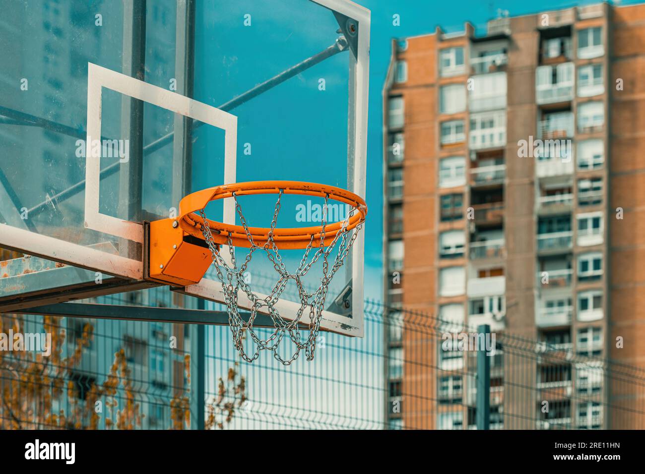 Street hoops ball hi-res stock photography and images - Alamy