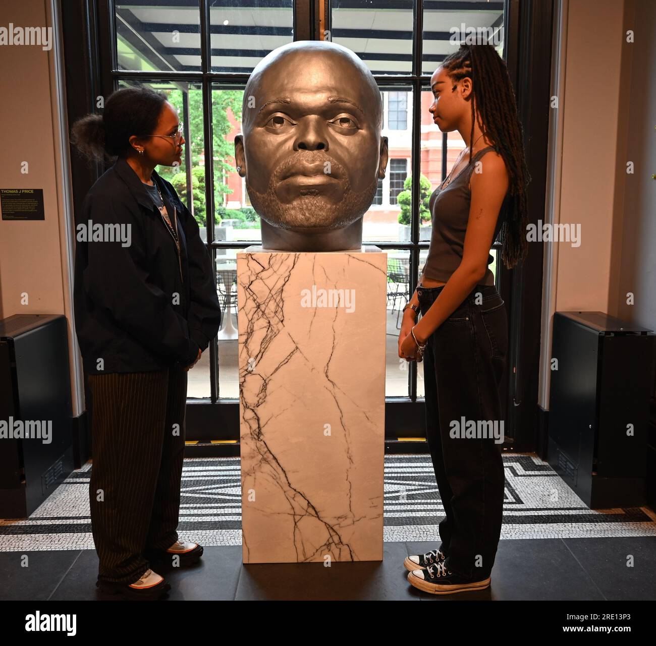 This new free display will see these ideas in dialogue with objects ...