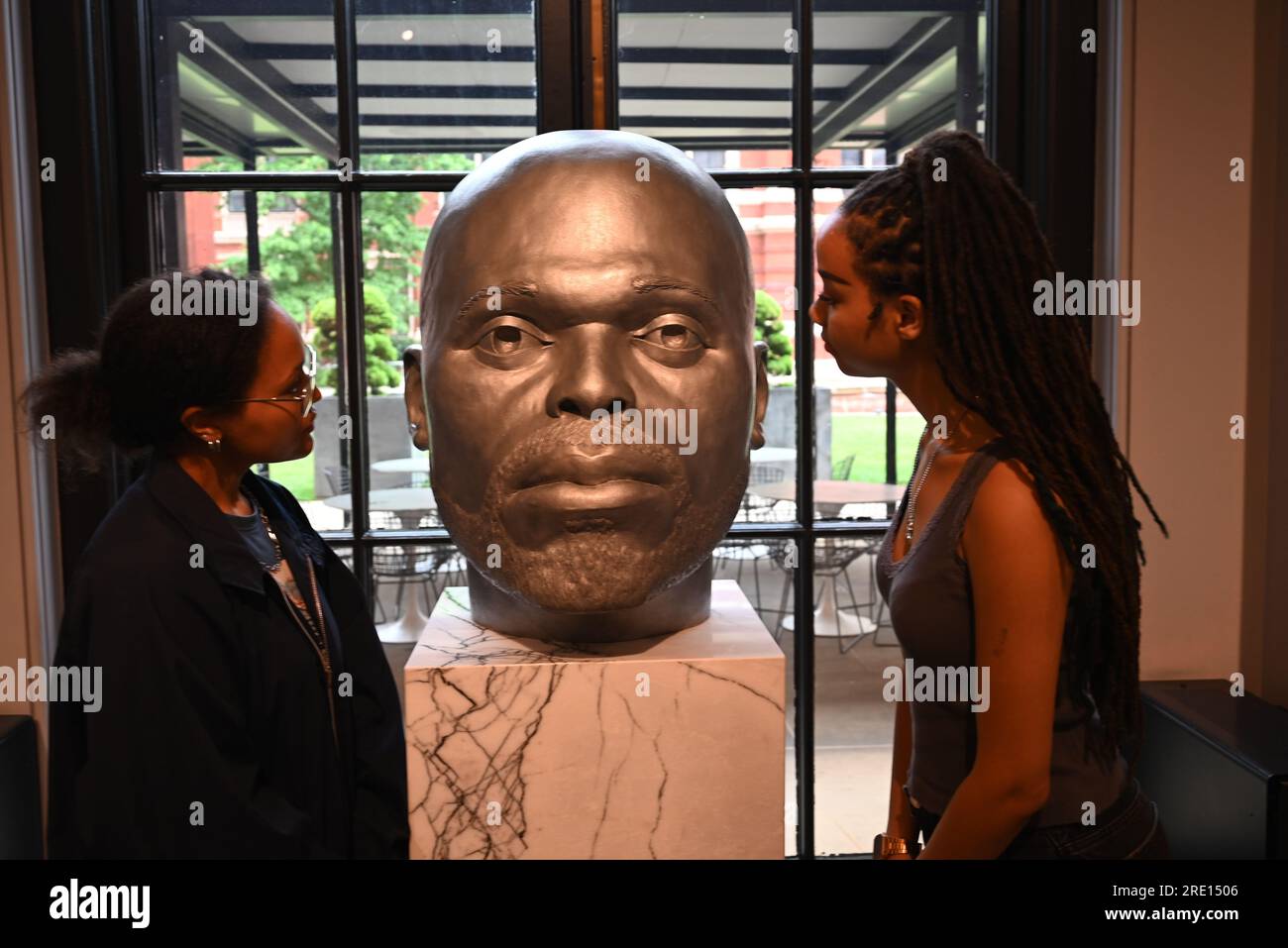 This new free display will see these ideas in dialogue with objects ...