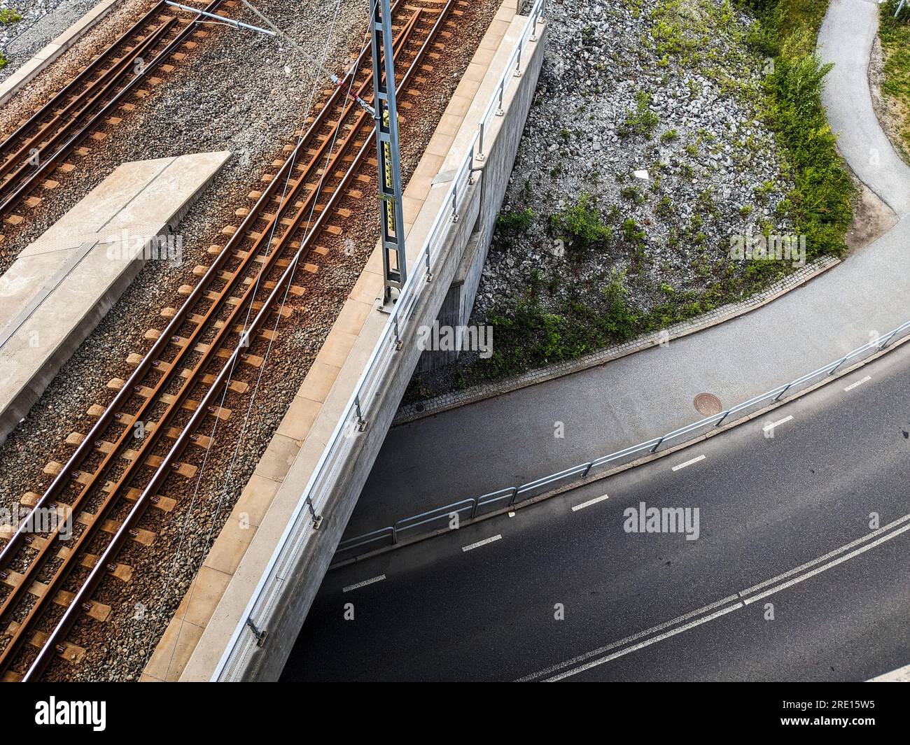 Railway bridge over road hi-res stock photography and images - Alamy