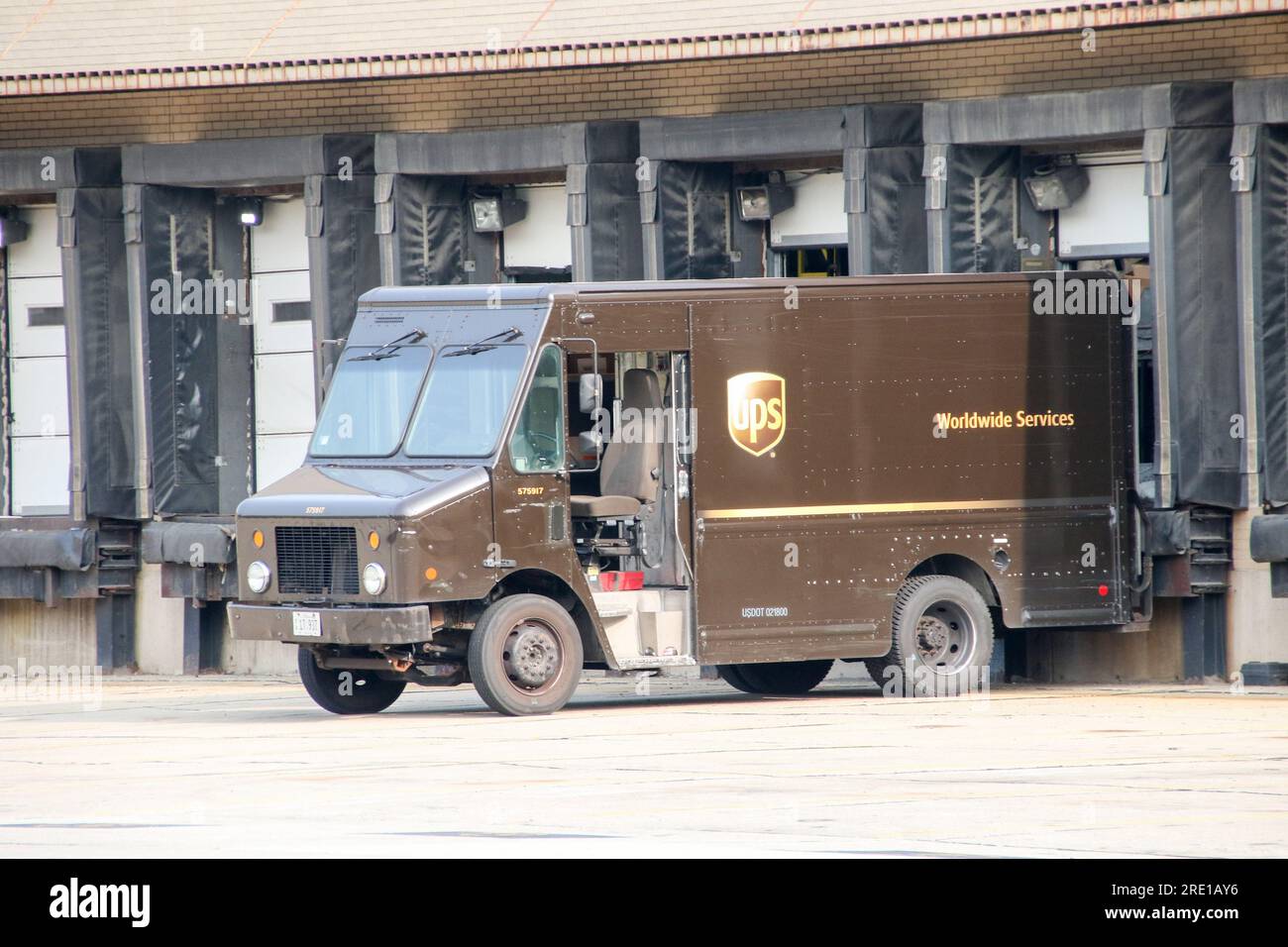 Ups truck in loading dock hi-res stock photography and images - Alamy