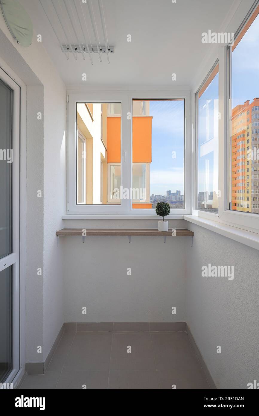 Building skyscraper window interior hi-res stock photography and images ...