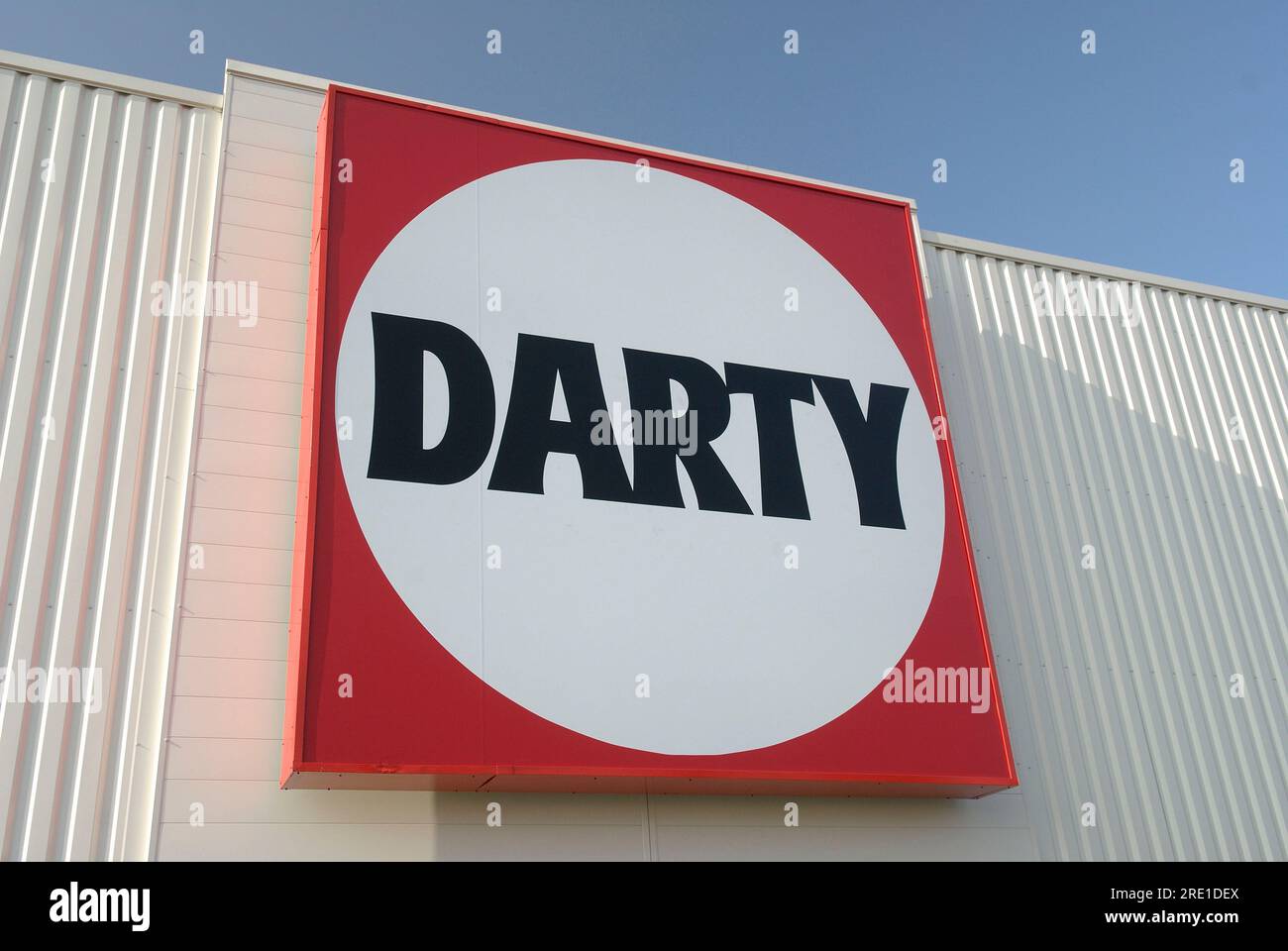 Darty logo. The Darty group specializes in household electrical ...