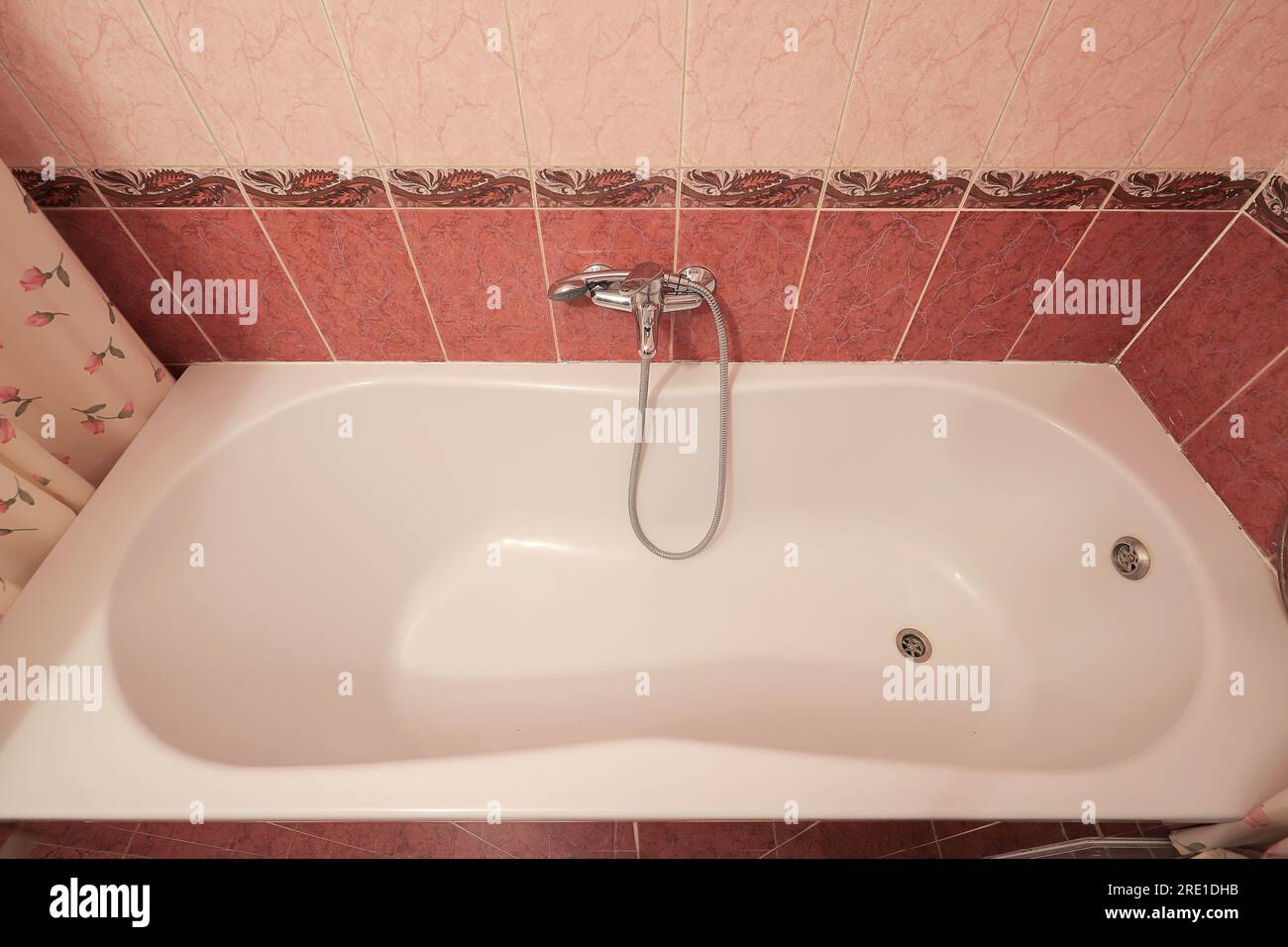 White bathtub close-up in the bathroom interior Stock Photo - Alamy