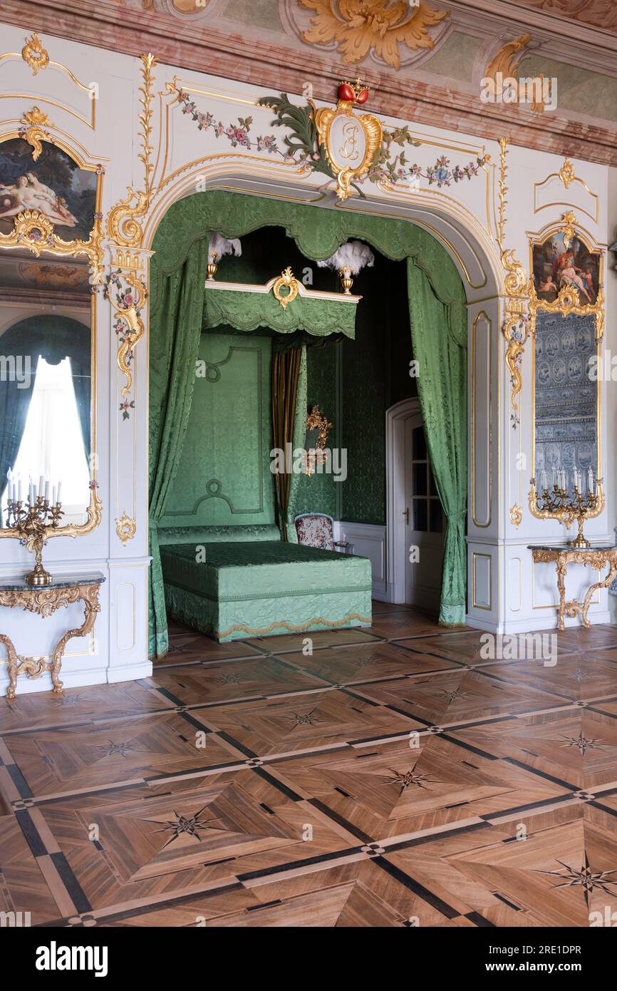 State bed hi-res stock photography and images - Alamy