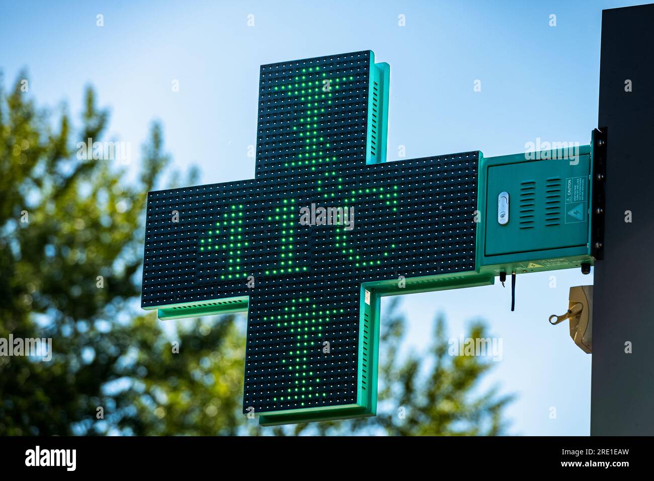 LED sign of a pharmacy showing 41°c during a heatwave in summer Stock ...
