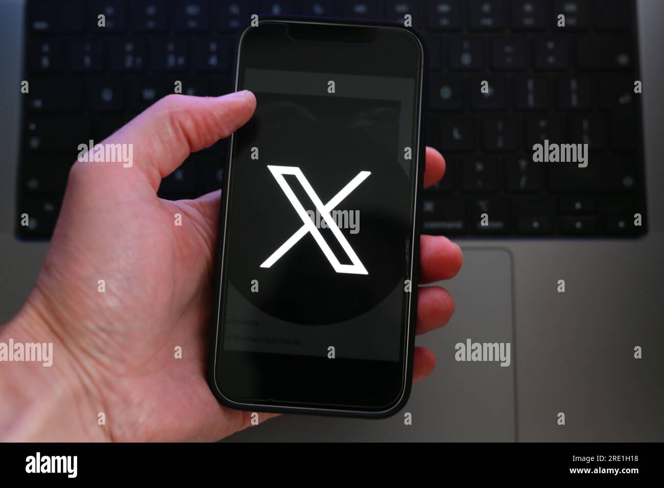 X social media platform logo hi-res stock photography and images - Alamy