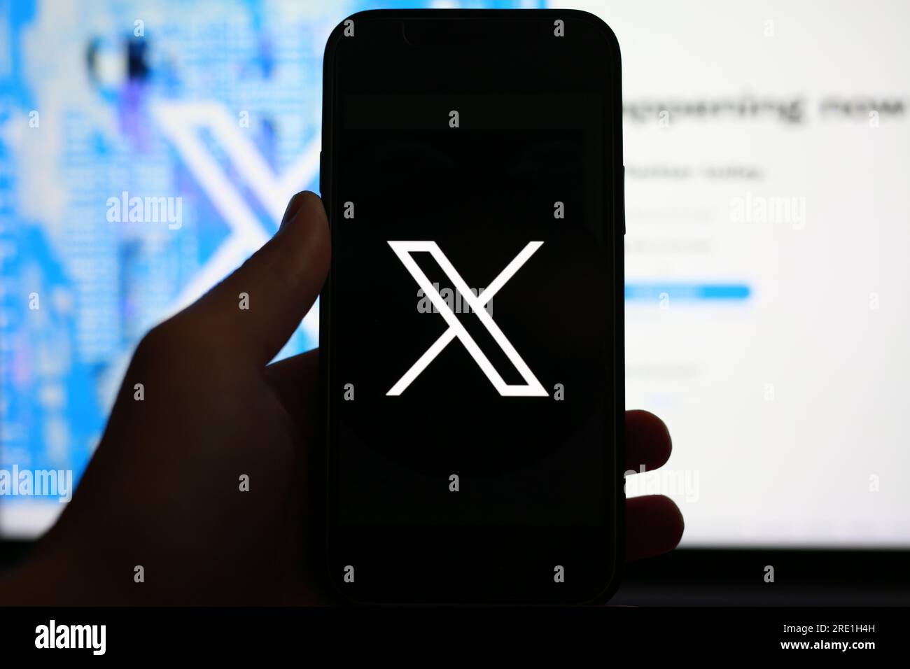 X social media platform logo hi-res stock photography and images - Alamy