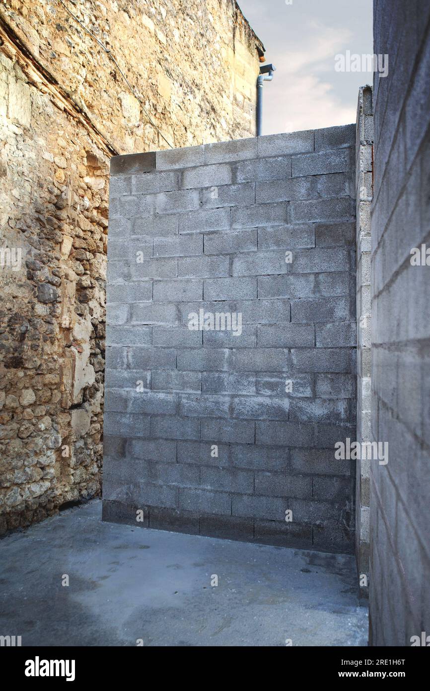 Cinder block house hi-res stock photography and images - Alamy